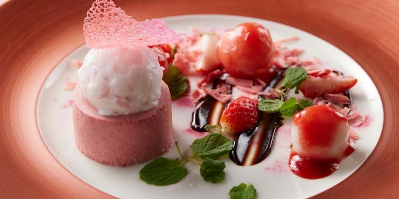 THE DINING シノワ 唐紅花＆鉄板フレンチ 蒔絵／浅草ビューホテル27F 【苺＆桜デザート付】メインが選べる中華＆フレンチ7品（3・4月）＋乾杯ドリンク＋カフェ ランチ プラン ...