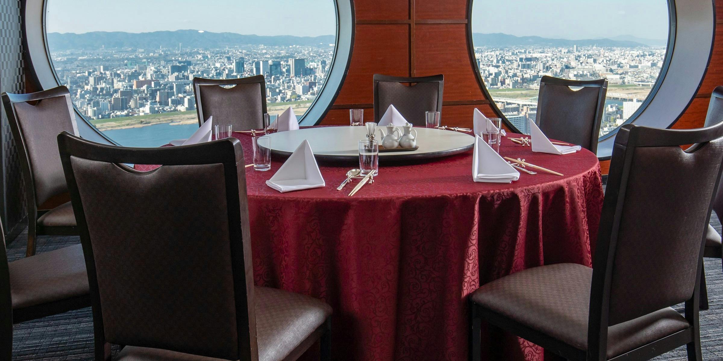 中国料理 燦宮／梅田スカイビル（39F） 【特別な記念日に】乾杯酒付き＋ホールケーキ＋卓上装花（窓側席又は窓個室確約） ランチ プラン ...