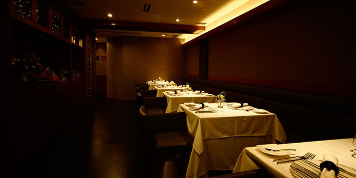 Steak Dining Vitis 【Vitis】黒毛和牛炉窯焼きステーキ 2部位の食べ比べなど＋黒毛和牛タン元、乾杯ドリンク付 ディナー ...