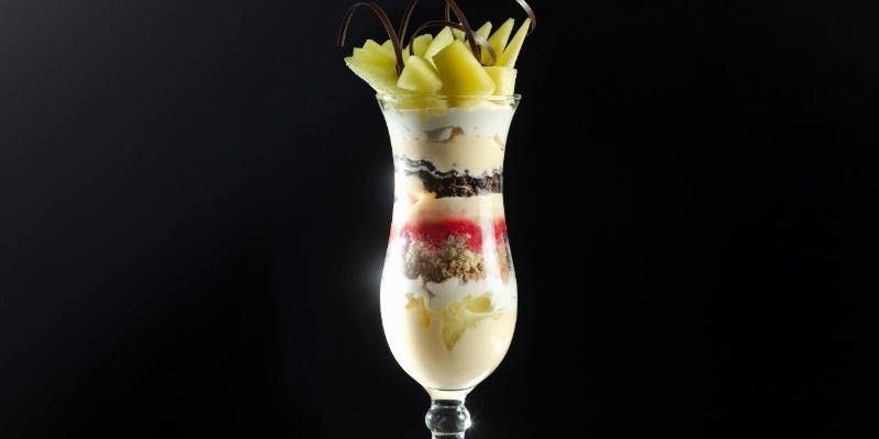 バー・ラウンジ 夜間飛行／川崎日航ホテル 【パフェ】クラウンメロンのパフェ（4200円）＋コーヒー又は紅茶（一杯付） ランチ プラン ...