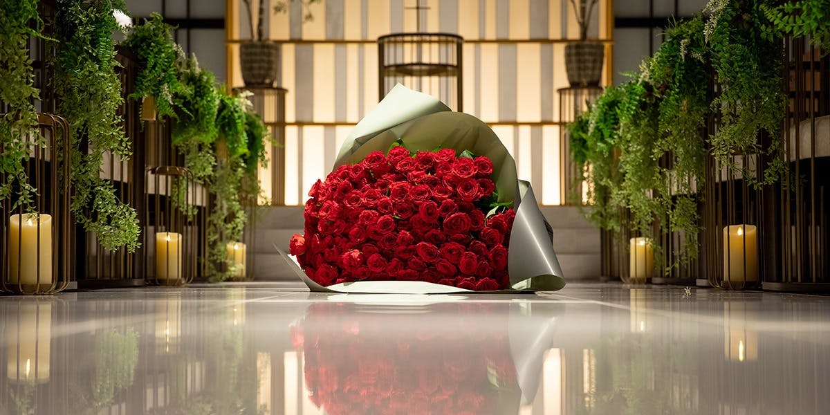 LAZOR GARDEN DINING 限定2組【Xmas2024】プロポーズプラン～赤バラ108本＆チャペルキャンドル装飾～ ディナー ...