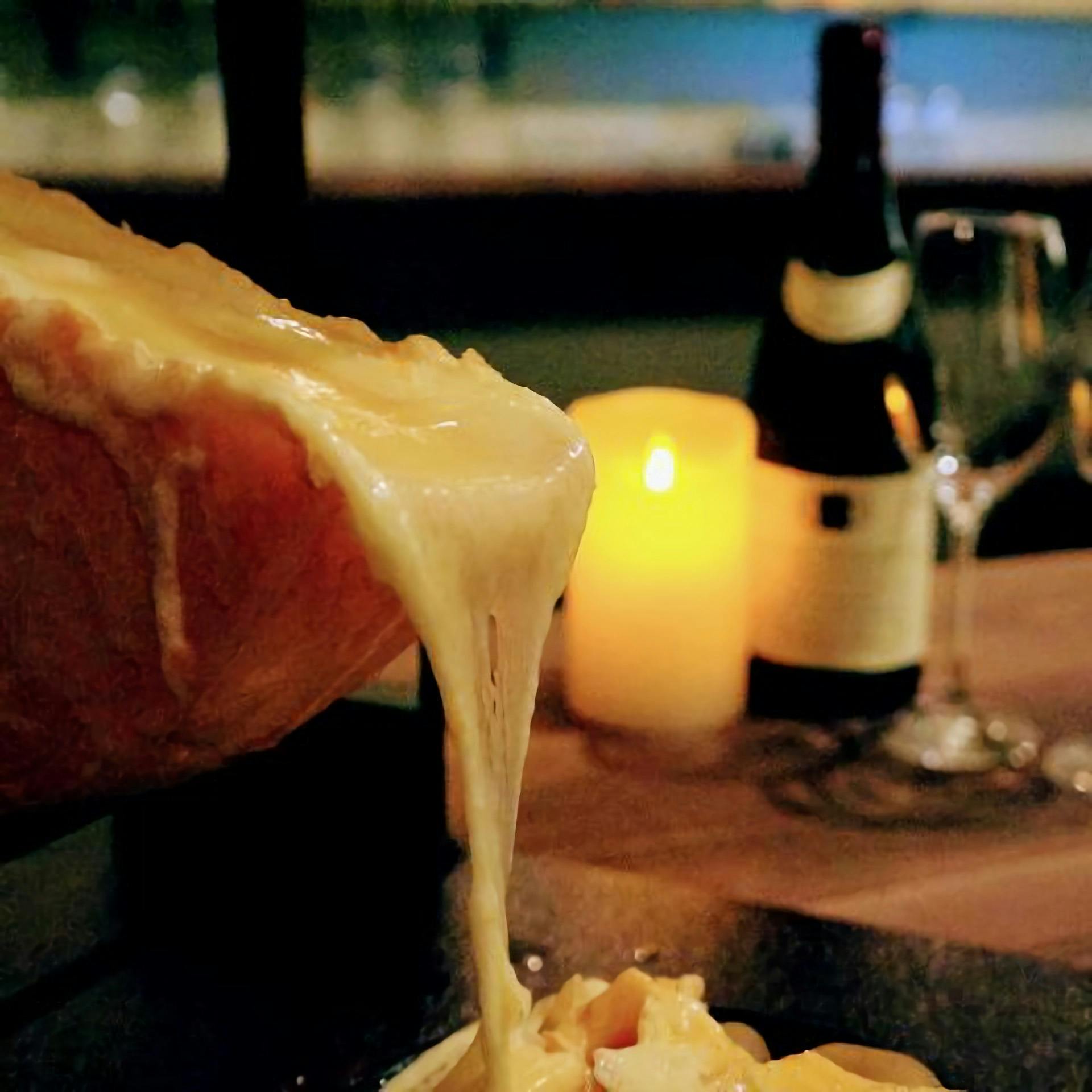 CHEESE HOLIC BAR 【限定コース】プレミアムラクレット・前菜7種・季節の果物とチーズのサラダなど全7品 ディナー プラン ...