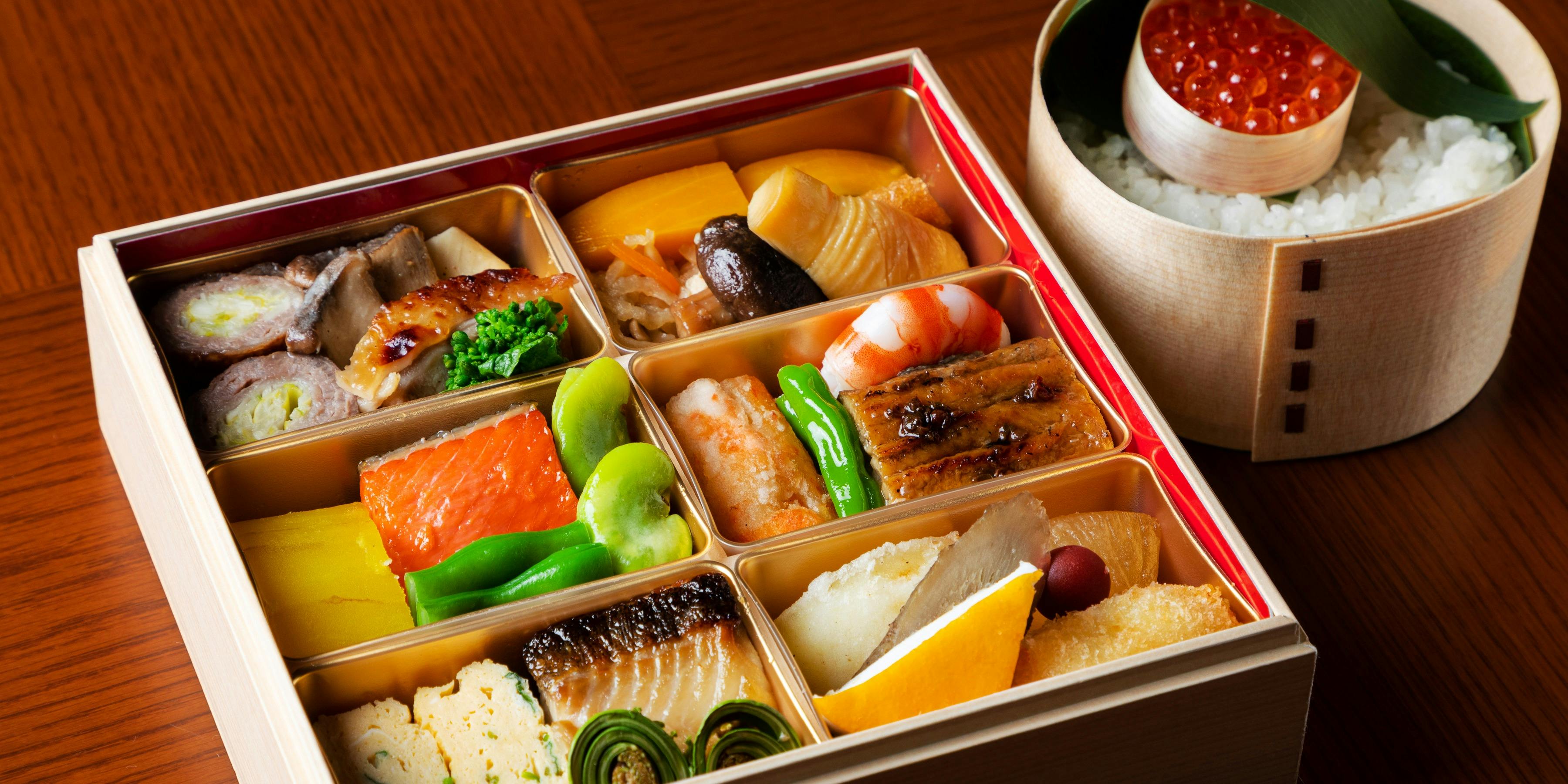 日本料理 八千代／東京會舘 丸の内本舘 【彩り弁当（御飯2個付）】（11：30～16：00 テイクアウト専用プラン） ランチ プラン ...