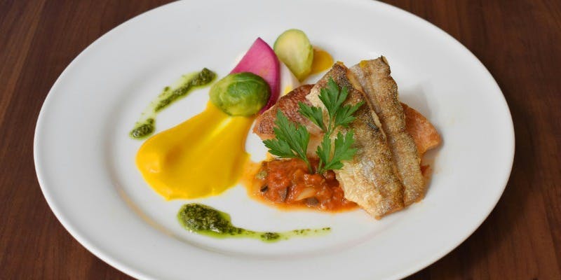 カフェ＆レストラン シルク／ホテルJALシティ関内 横浜 【8月19～30日平日限定】2種の白身魚のポワレ南仏風ハーフブッフェ付＋乾杯 ...