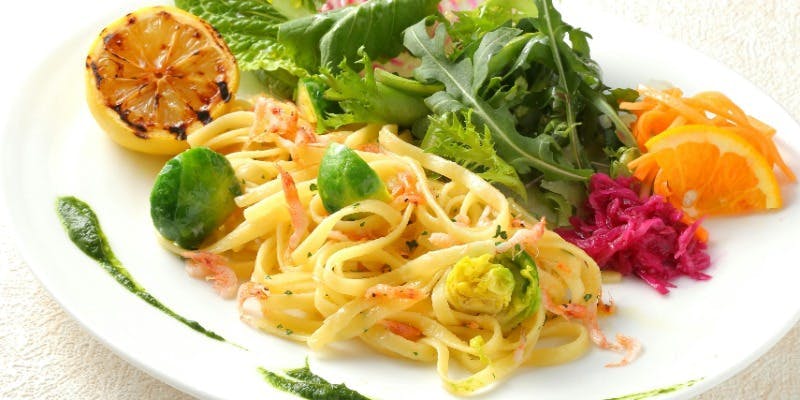 ヴェル・ボワ／小田急 山のホテル 桜えびのバジルパスタ パルミジャーノのアクセント ランチ プラン(12335805)・メニュー