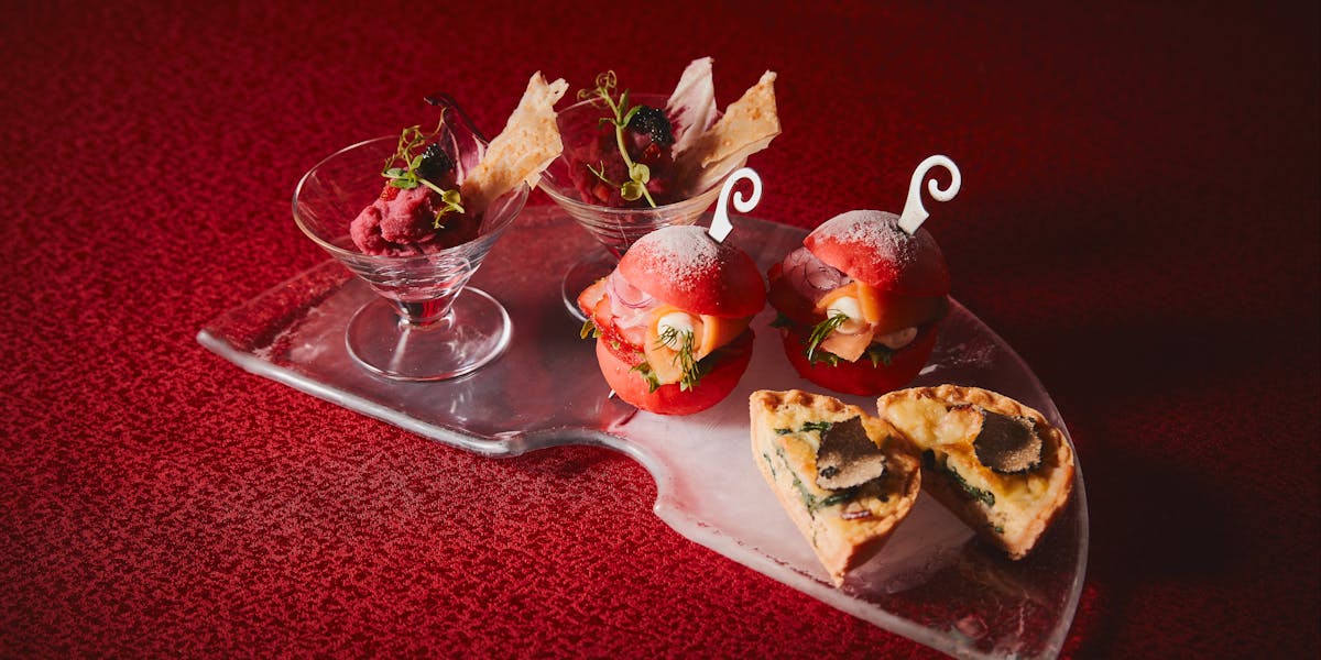 TEA AND BAR／THE THOUSAND KYOTO 【Strawberry Afternoon Tea ～Red ...