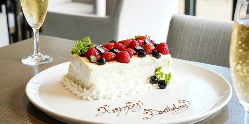 COLONIAL BEACH 横浜ハンマーヘッド 【Colonial Luxury Liner course 全6皿】＋乾杯酒＆アニバーサリー ...