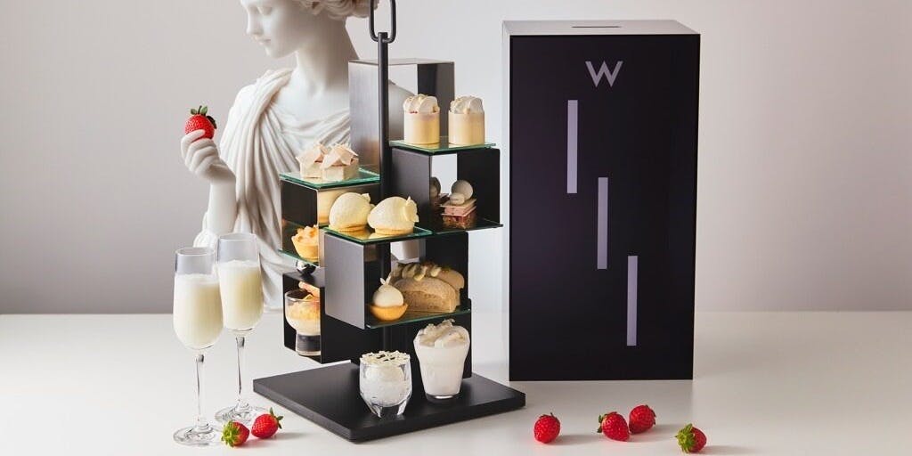 LIVING ROOM/W大阪 Strawberry Empire Afternoon Tea LIVING ROOM/W大阪 Strawberry Empire Afternoon Tea