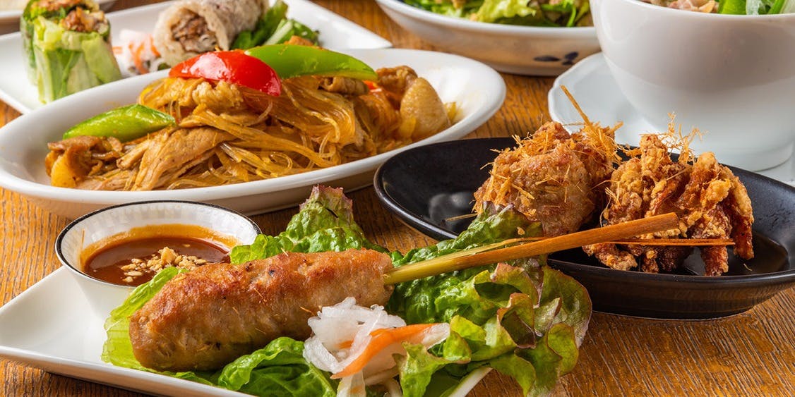 DDSK サイゴン キッチン 【カジュアルコース】揚げ春巻き、豚つくねのレモングラス巻き、選べるお食事全9品＋1ドリンク ランチ プラン ...