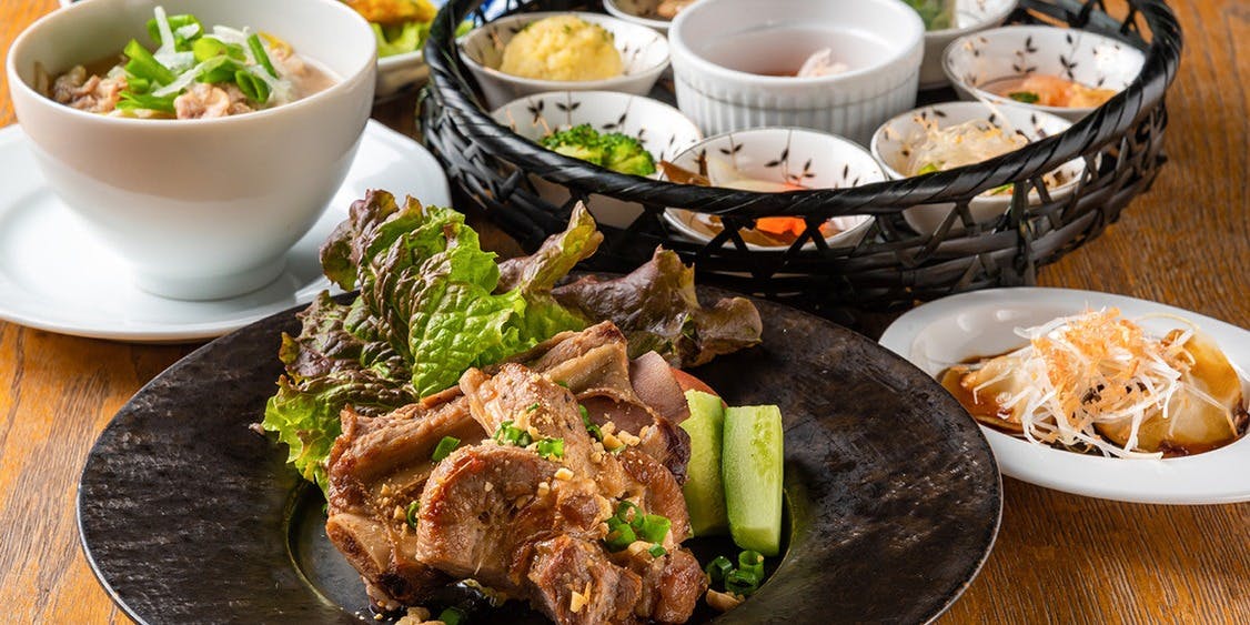 DDSK サイゴン キッチン 【DDSKコース】大海老の生春巻き、豚スペアリブ、名物バインセオなど 12品＋スパークリング含む2時間飲放題 ...