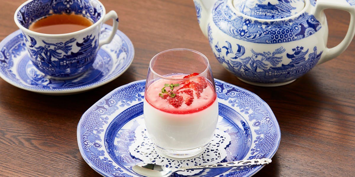 真不同 HONG KONG TEA ROOM 1946 香港スタイルの優雅なアフタヌーンティー＋お好きなティー又はソフトドリンク×2杯（A ...