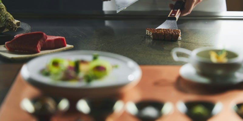 鉄板焼 瑞／大阪ステーションホテル、オートグラフ コレクション 【6月 Espoir】オマール海老と黒毛和牛（80g）のランチ限定コース ...