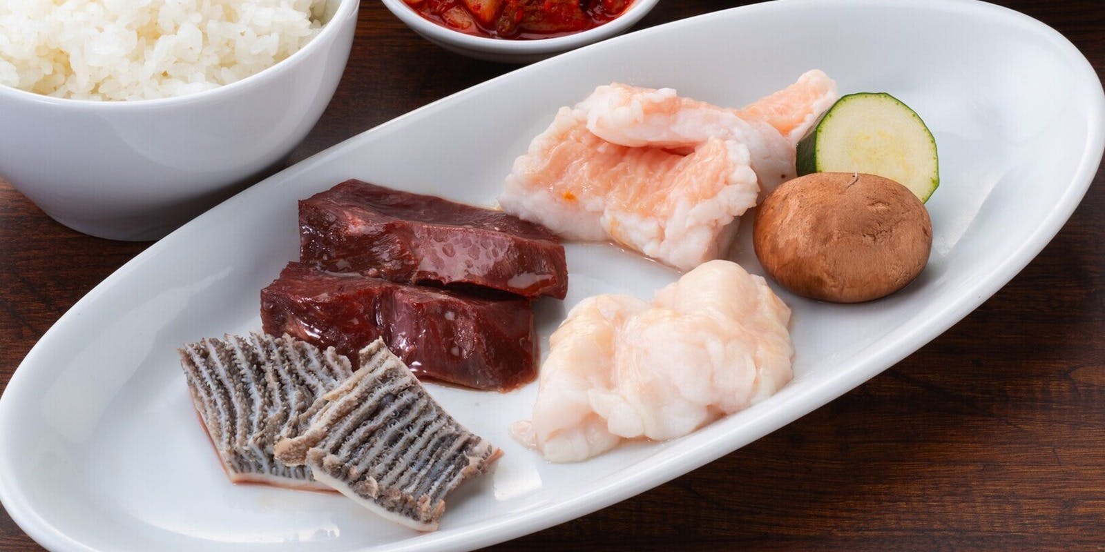 USHIHACHI 品川港南口店 【うしはちコース】人気メニューの和牛ユッケ、焼肉4種盛り合わせ、とろ肉3秒炙りなど全9品＋1ドリンク ランチ ...